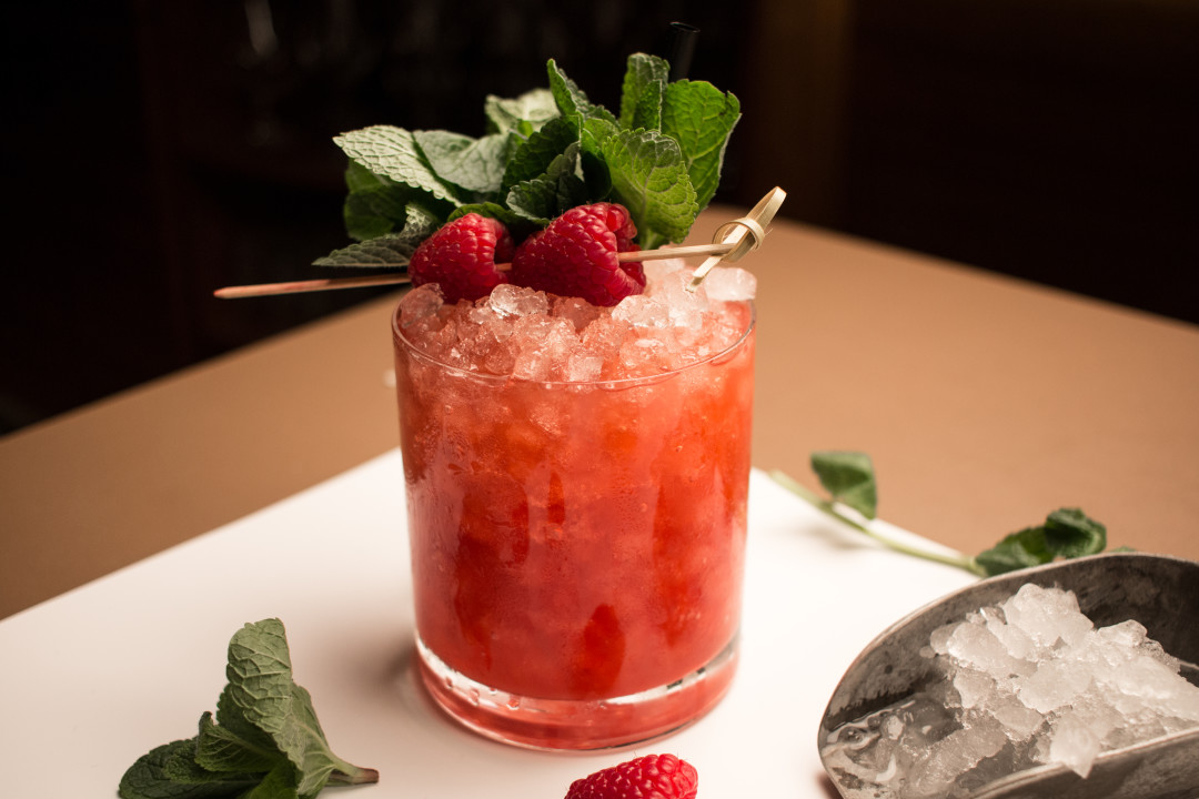 Cocktail Rezept: Raspberry Rum Smash - Anna-Laura Amenta